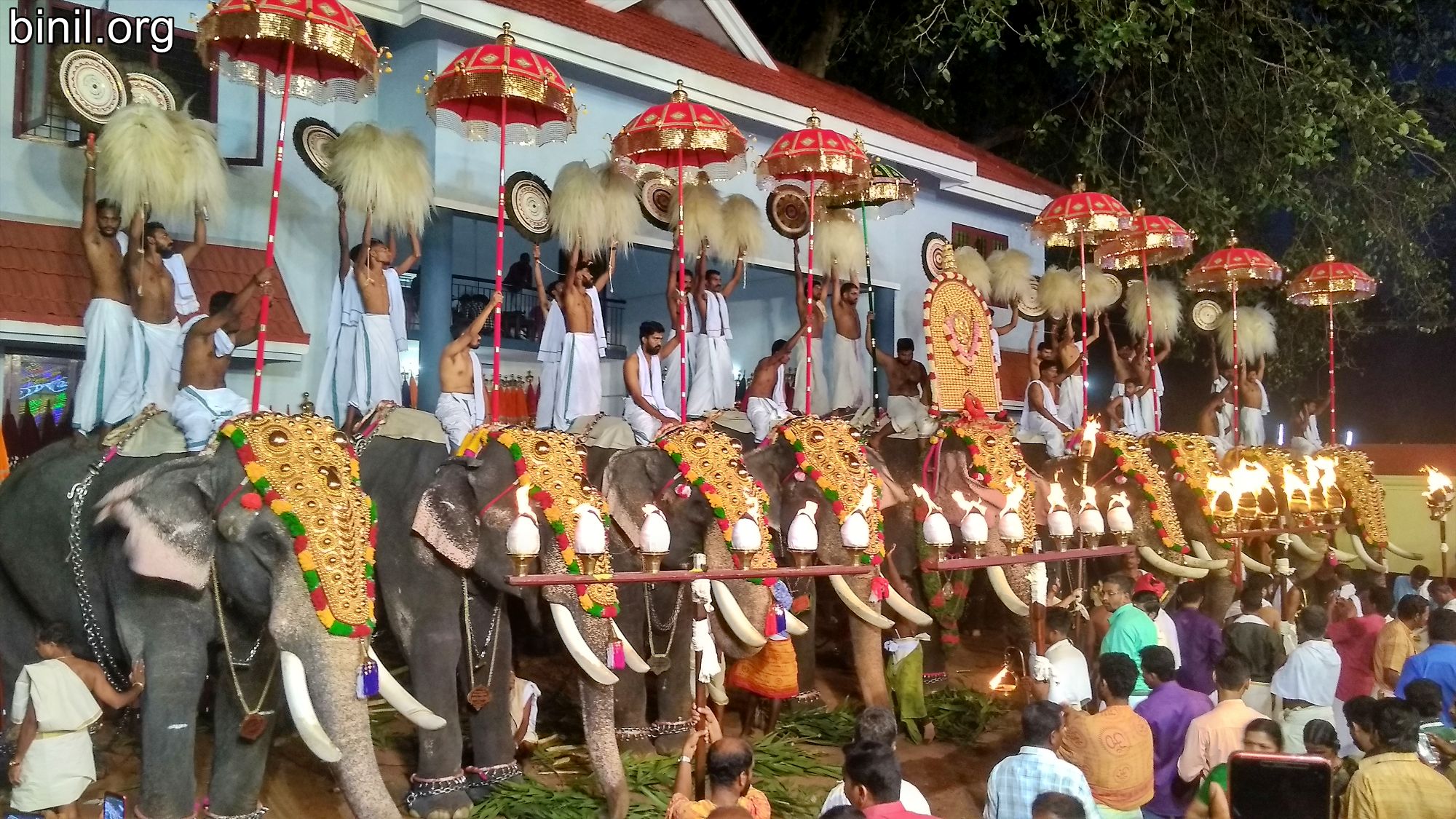 Arattupuzha Tharakkal Pooram - Pandi Melam at its best - Binil's Travelogue