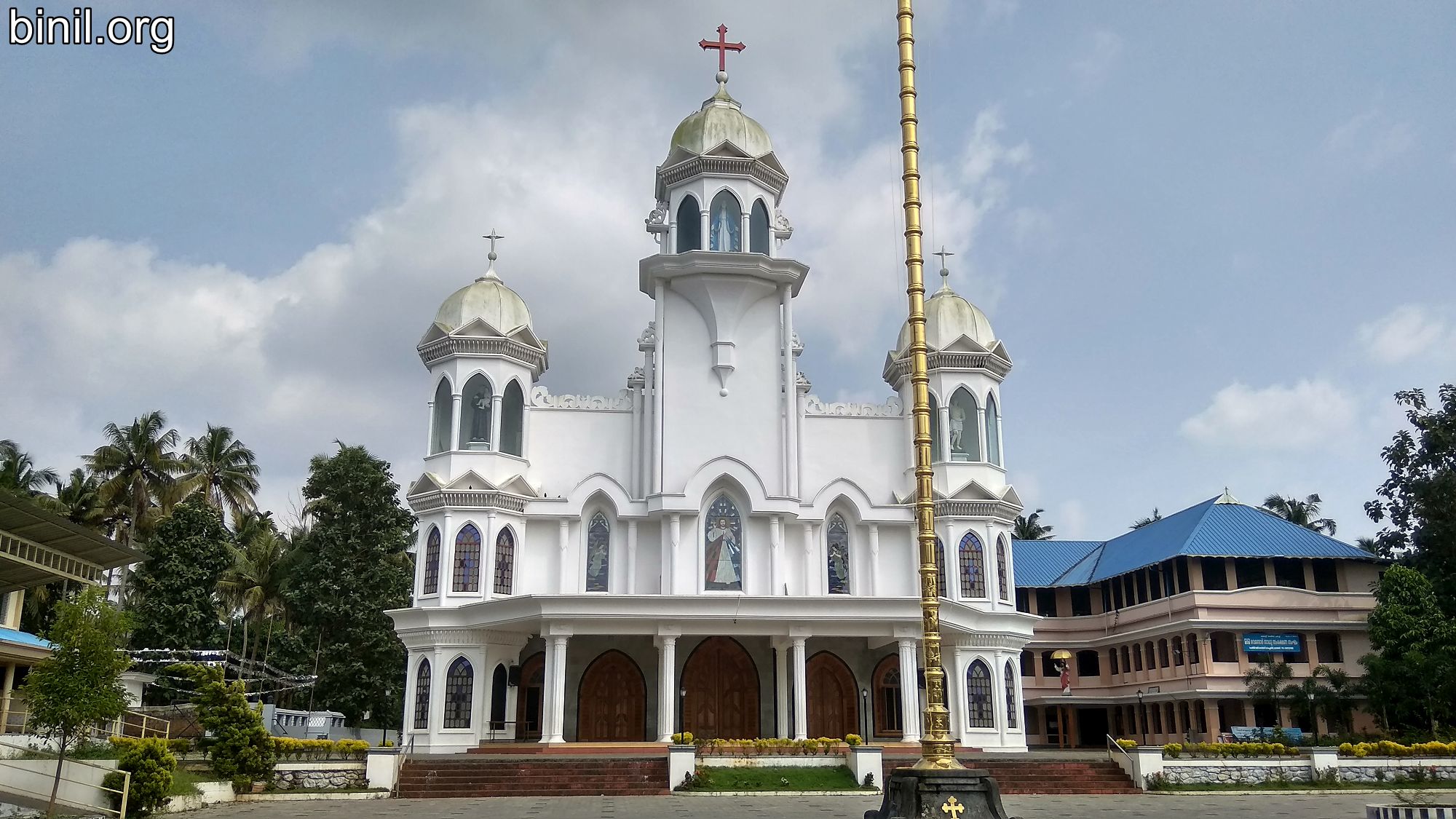 St Mary's Church, Vendore, Thrissur - Binil's Travelogue