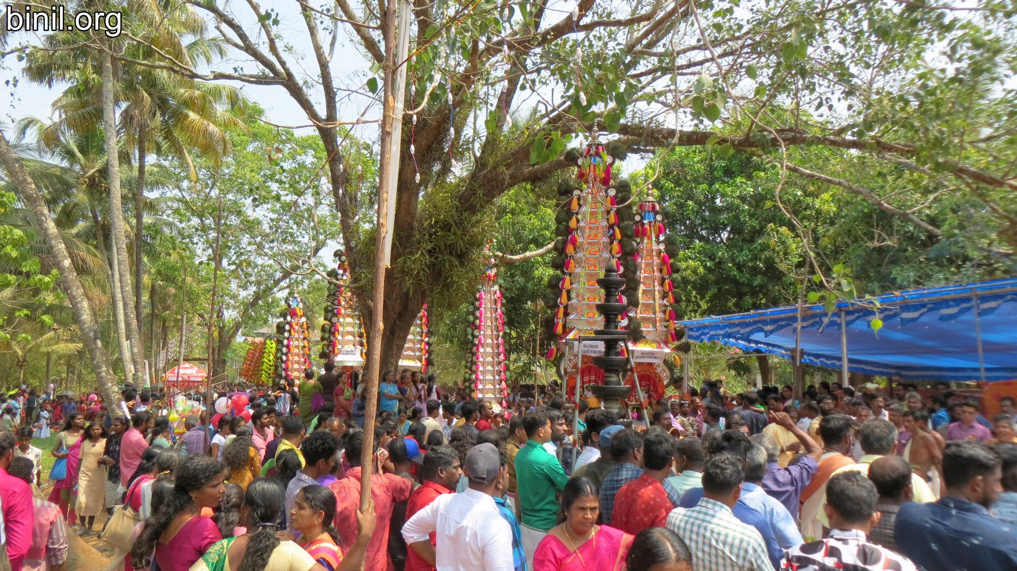 Vallachira Bhagavan Bhagavathi Temple - Binil's Travelogue