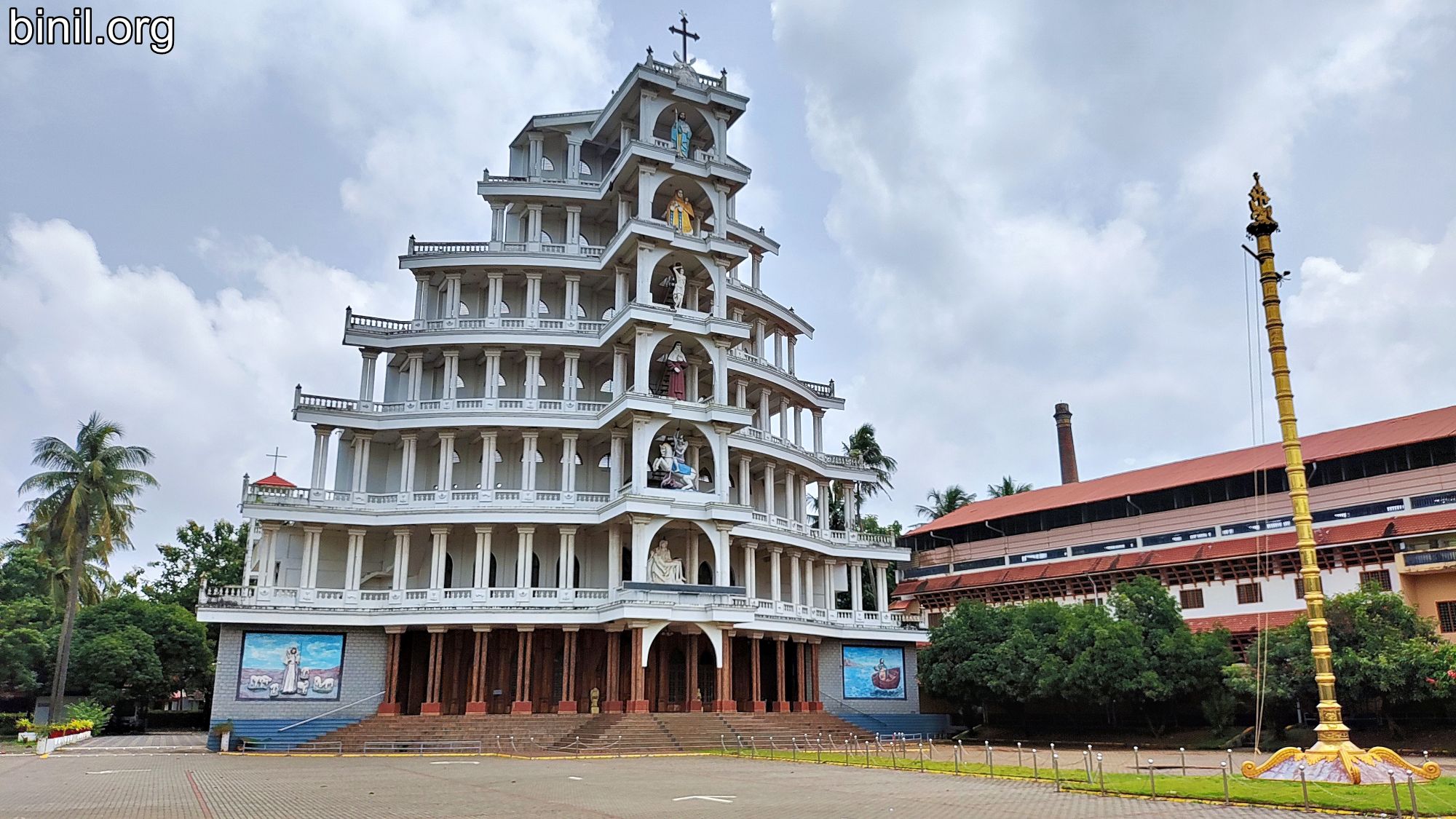 St. Thomas Church, Padavarad - with a beautiful facade - Binil's Travelogue