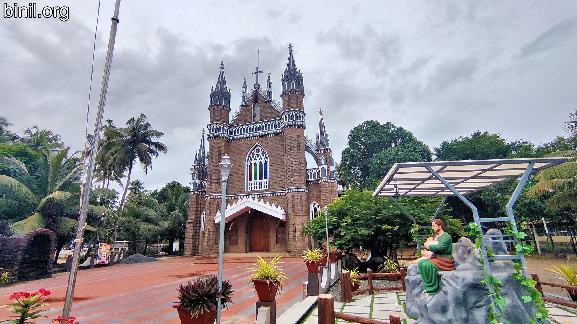 St. Mary's Church, Peringottukara - Binil's Travelogue