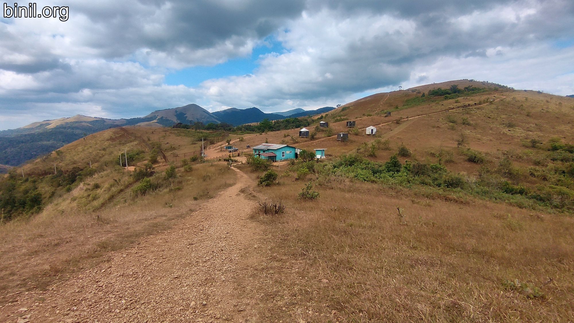 Muneeswaran Kunnu - a Holy and Breathtaking location - Binil's Travelogue