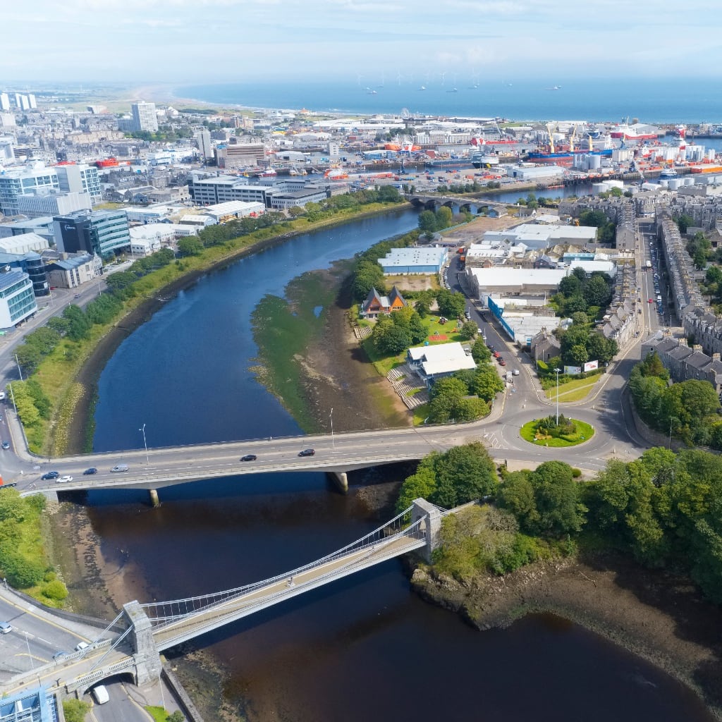 Smart Digital Reality for Upstream Oil and Gas