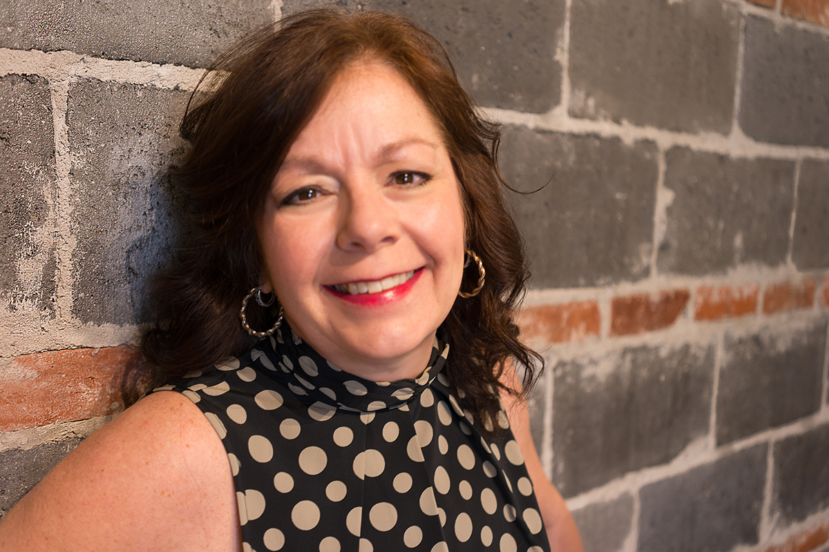 Book SuzieQ (Suzanne Jones)