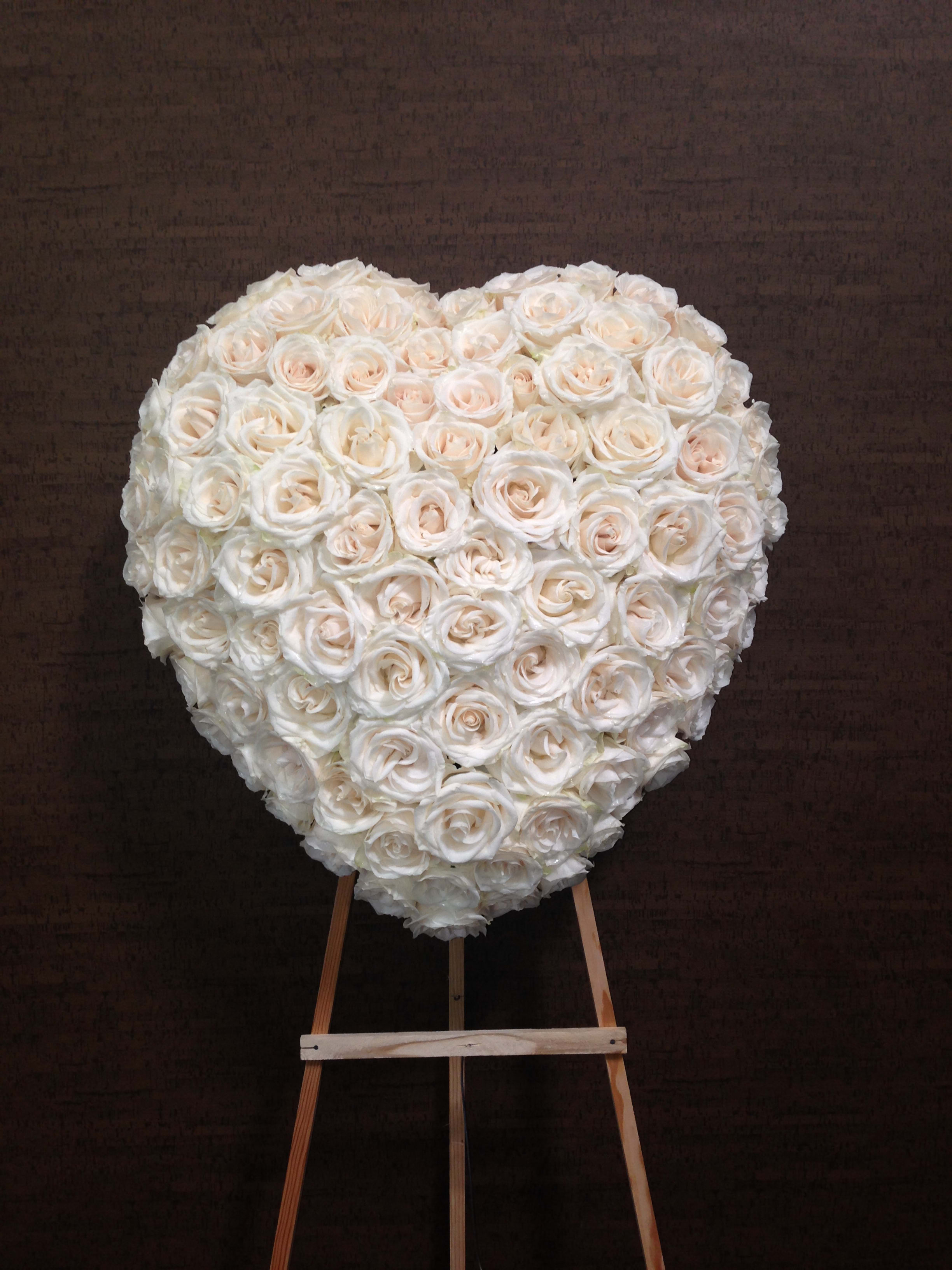 Memorial Heart in Santa Fe Springs, CA | Le Fleur Floral Couture