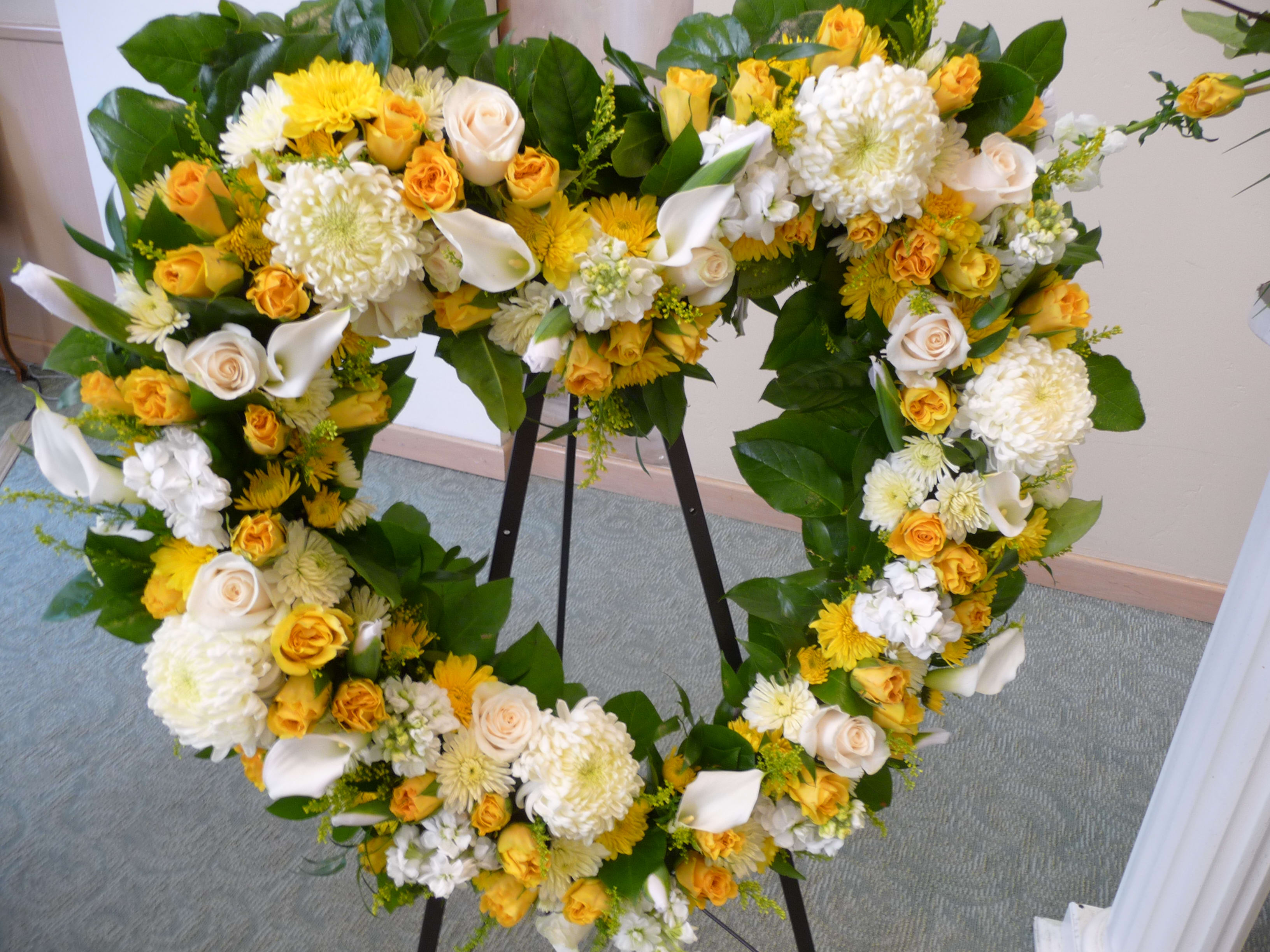 Standing Spray Heart in San Diego, CA | Flowers 'a la Carte