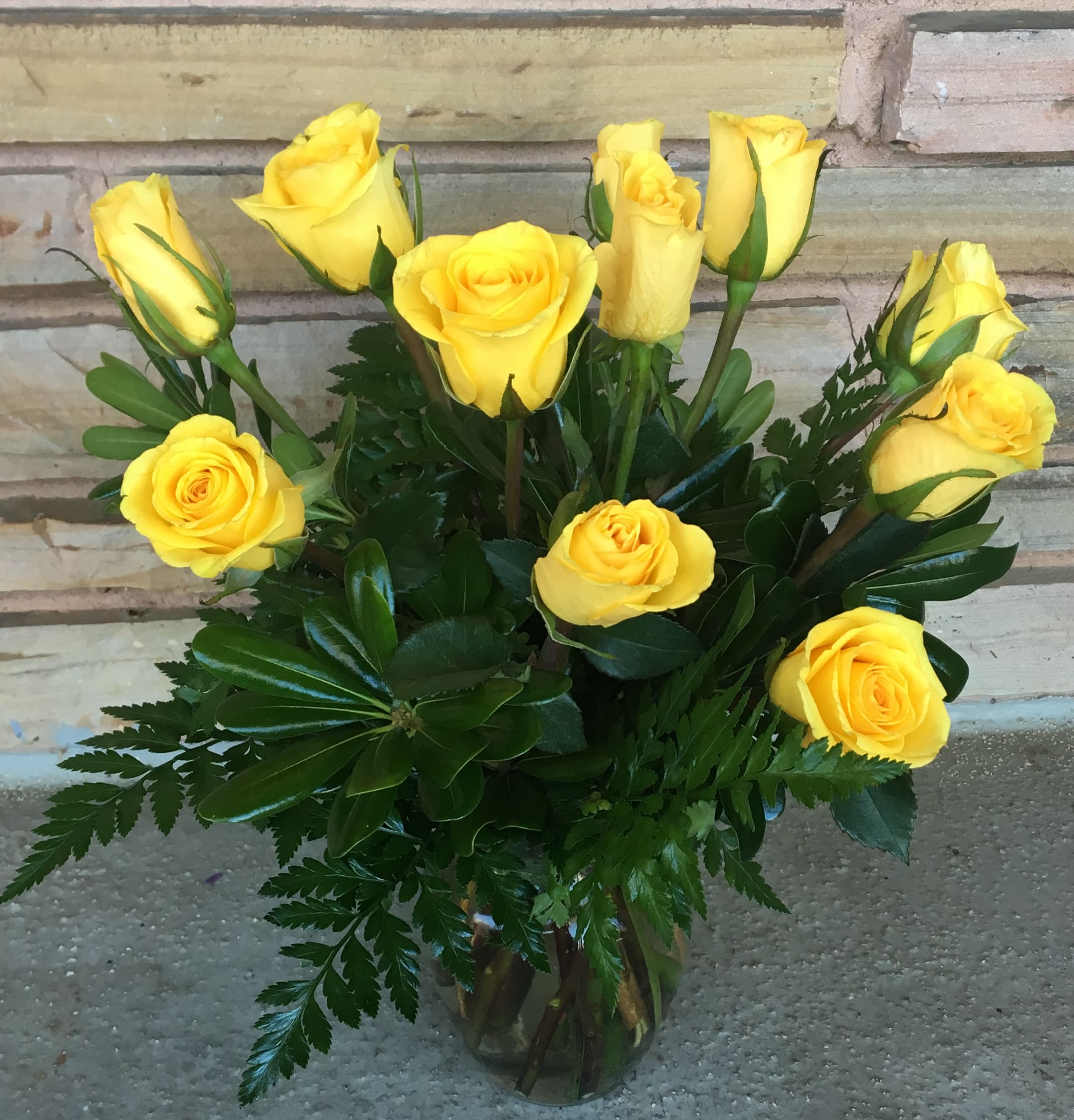 Dozen Yellow Roses in Austin, TX | A Flower Junction