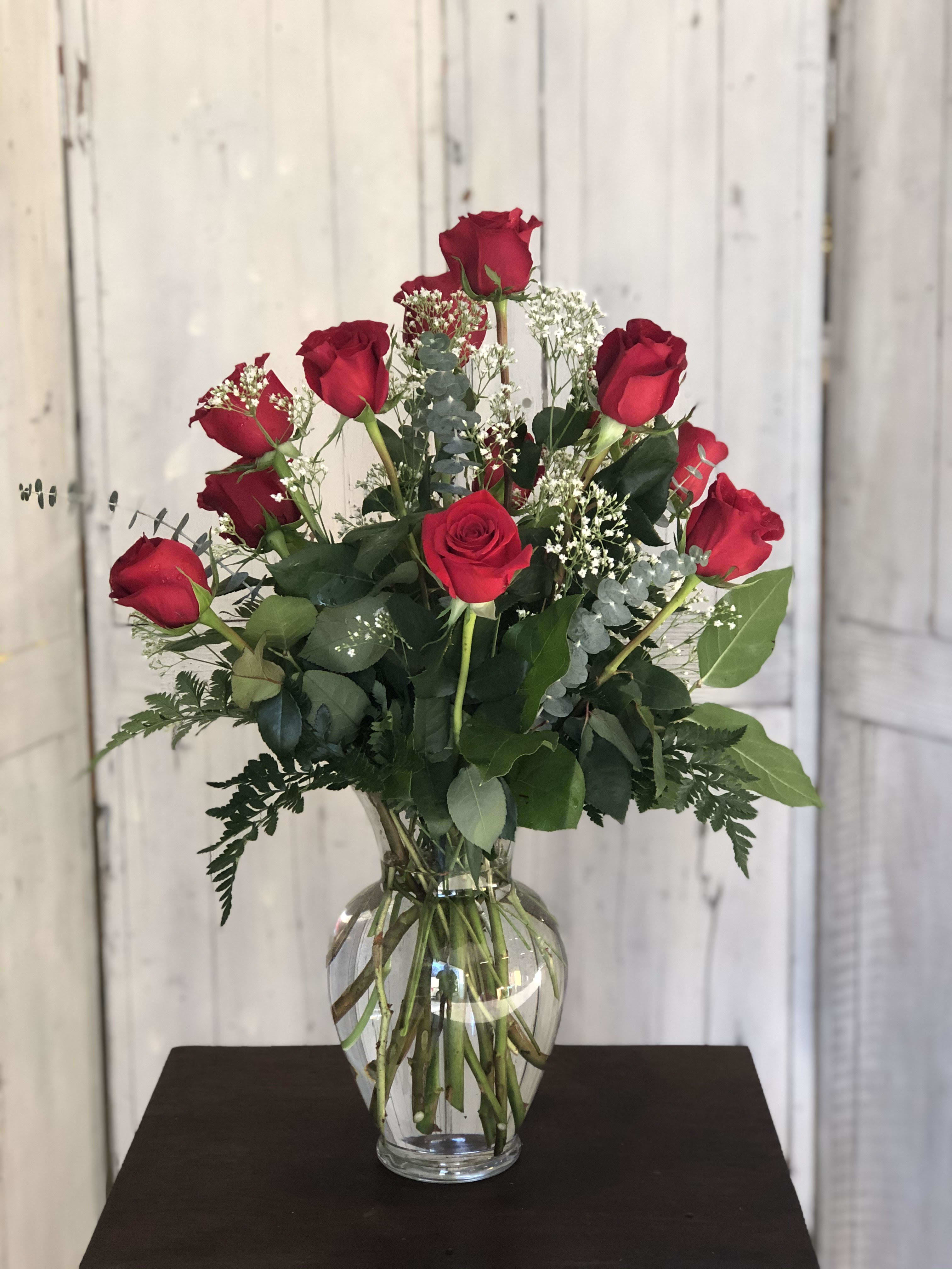 12 Red Roses With Baby's Breath in Waldorf, MD | Country Florist
