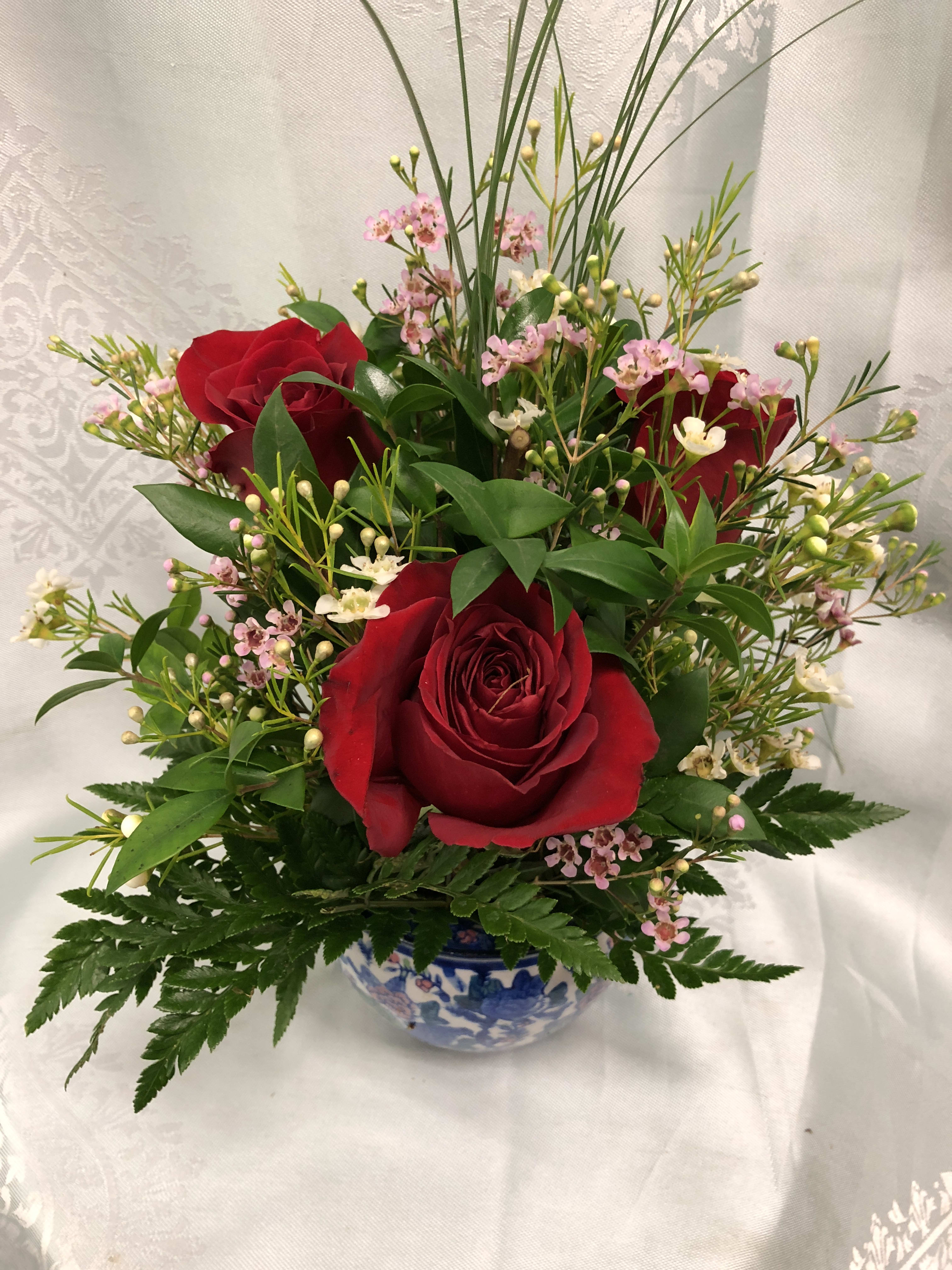 Three roses in ceramic vase in Honolulu, HI | Flower Fair