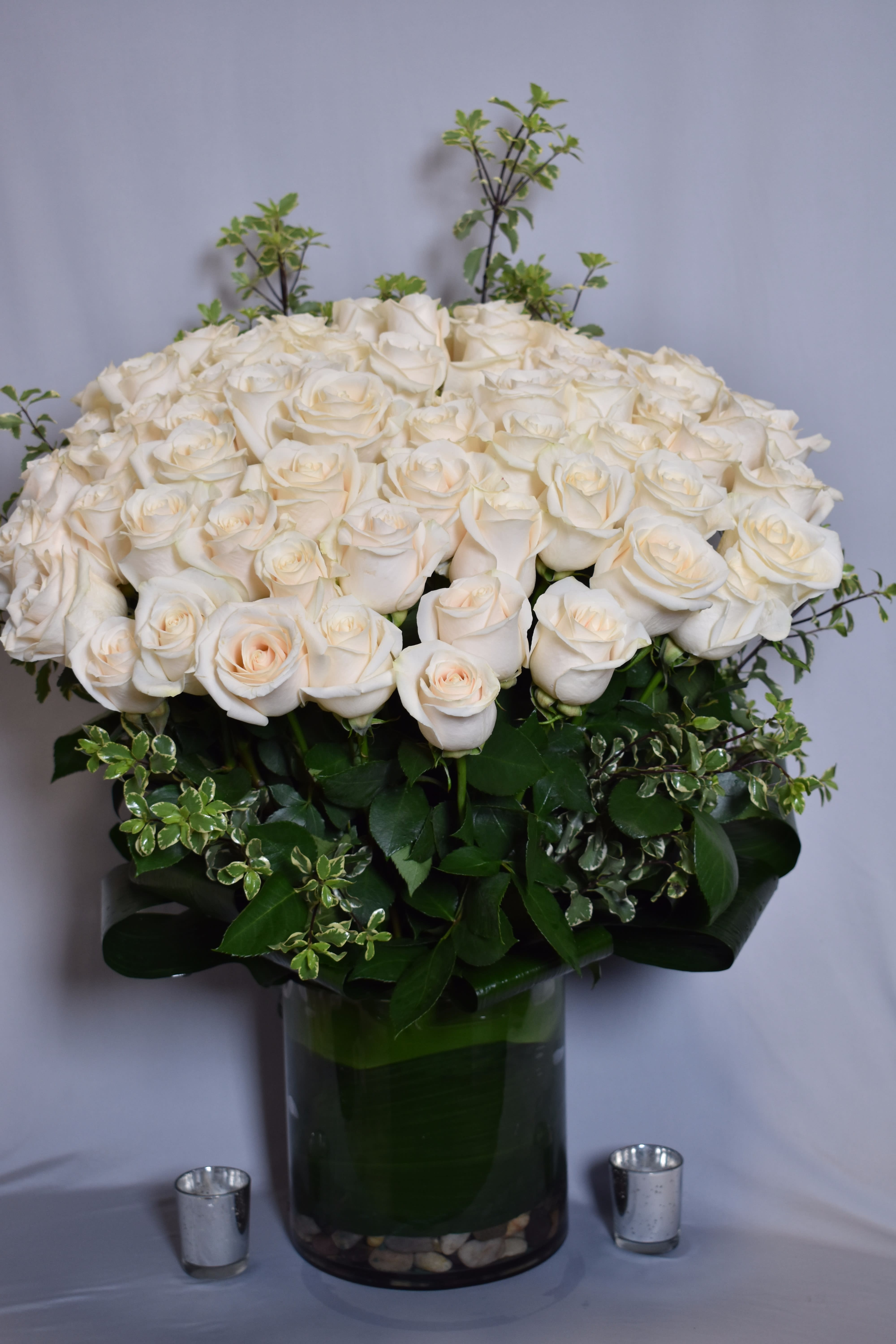 100 white roses in Los Angeles, CA | Sebas Flowers