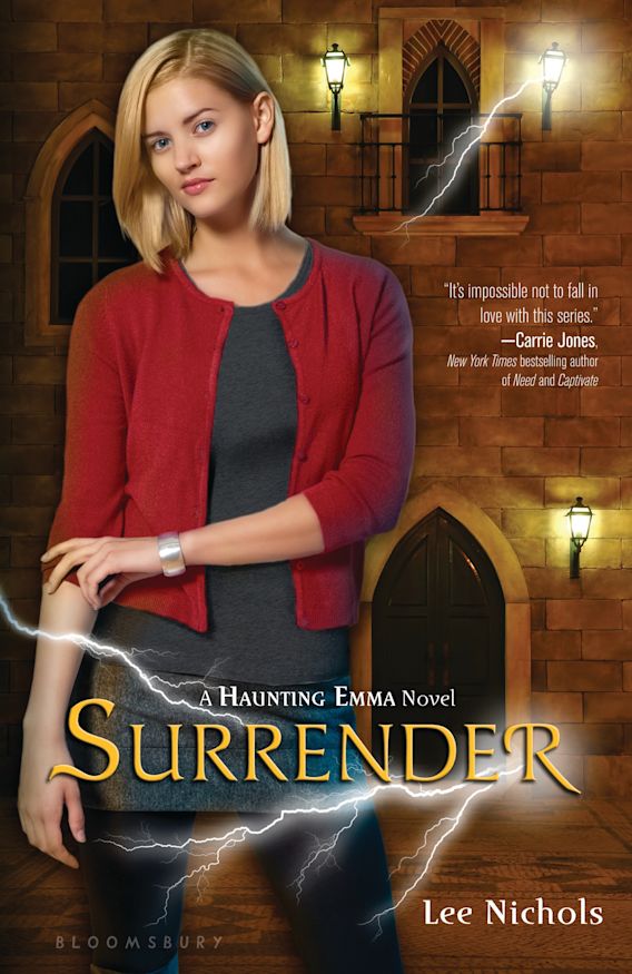 Surrender: : Haunting Emma Lee Nichols Bloomsbury USA Childrens