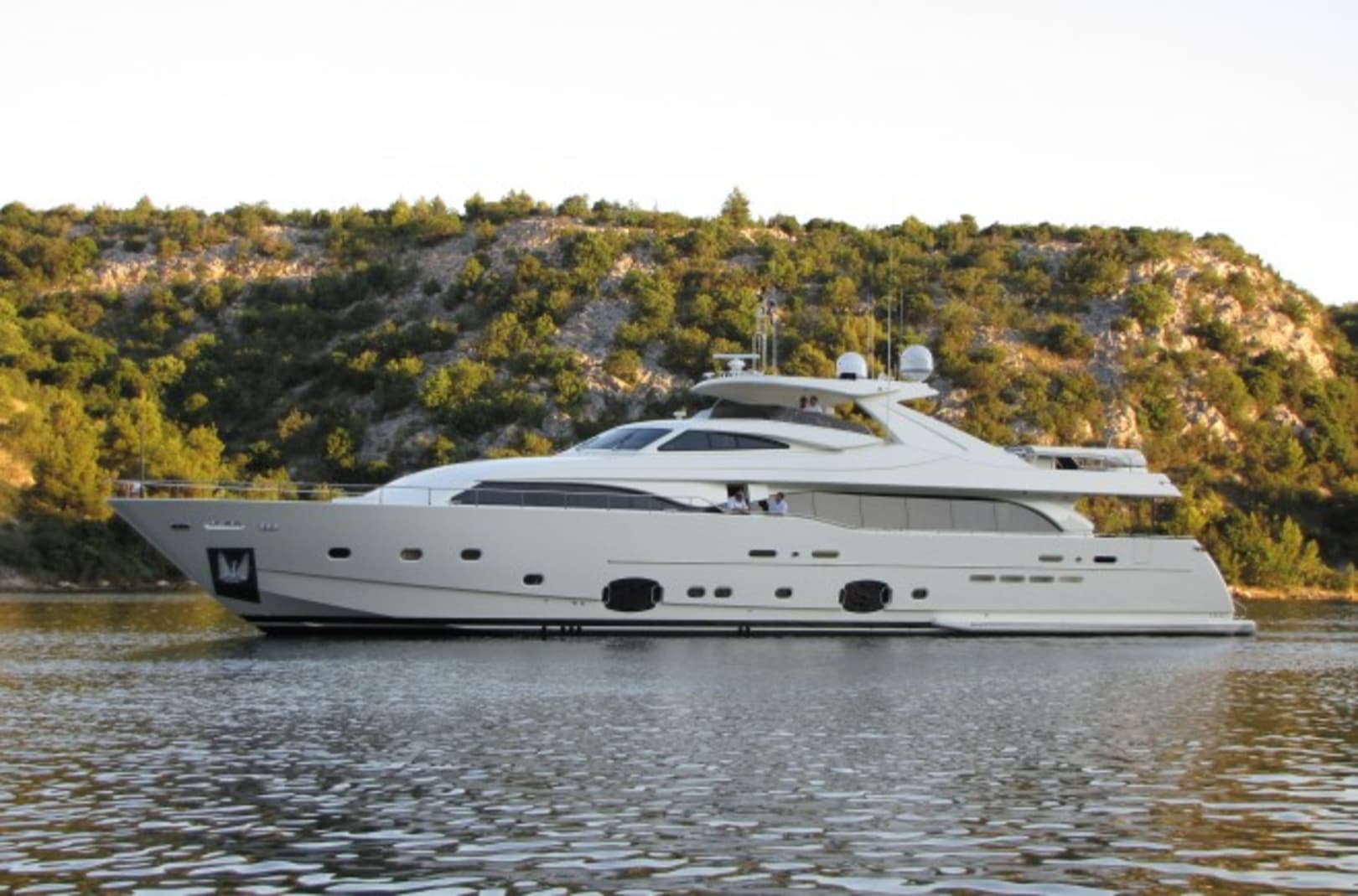 Destiny Yacht Review: The Right Vessel For Your Next Luxury Cruise