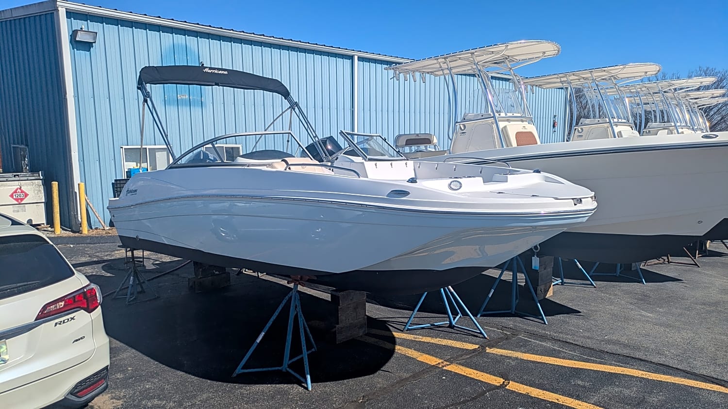 2018 Hurricane Sundeck Dual Console 217/ NEW Mercury 200HP