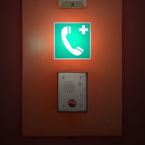Notruftelefon nach ISO 7010 (E 004)
