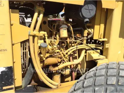 Used 1999 Caterpillar CS-433C Compactor for sale.