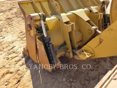 Used 2015 Caterpillar 953D Wheel loader for sale.