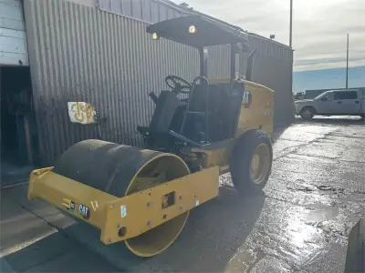 Used 2022 Caterpillar CS34 Compactor for sale.