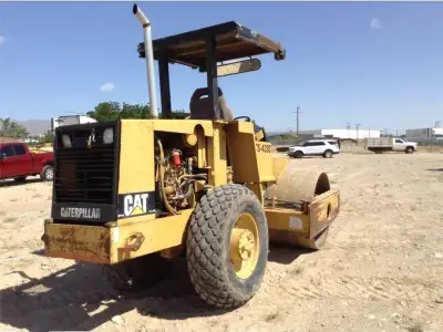 Used 1997 Caterpillar CS-433C Compactor for sale.