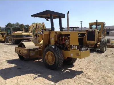 Used 1999 Caterpillar CS-433C Compactor for sale.