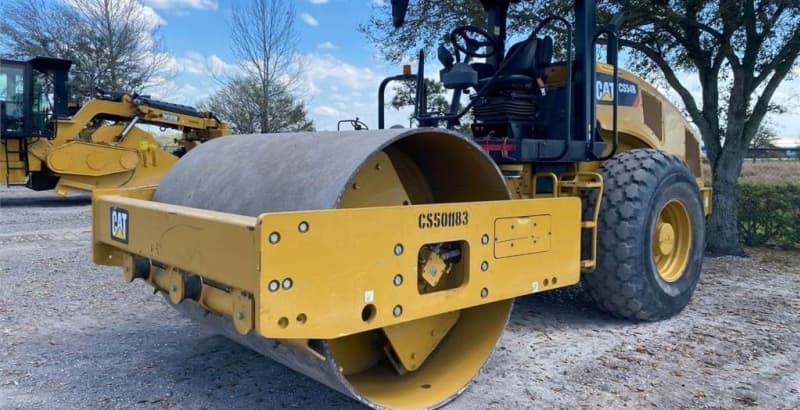 Usado 2021 Caterpillar CS54B Compactador en venta.