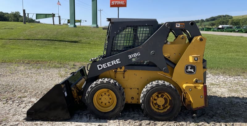 Usado 2017 John Deere 318G Minicargador #A9360533 en venta.