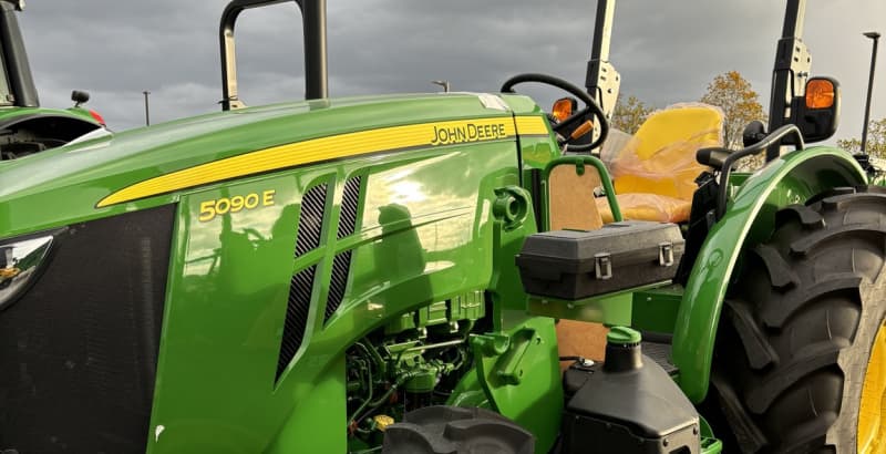 Usado 2024 John Deere 5090E #A0210309 en venta.