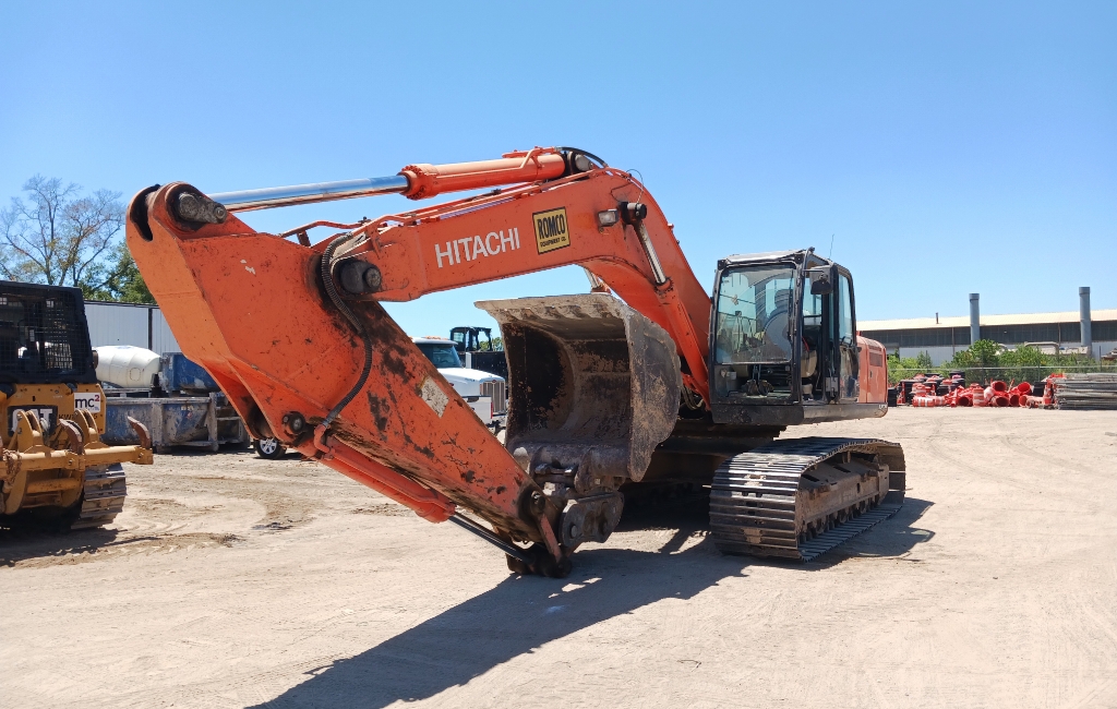 Equipo pesado Hitachi usado a la venta - Boom & Bucket