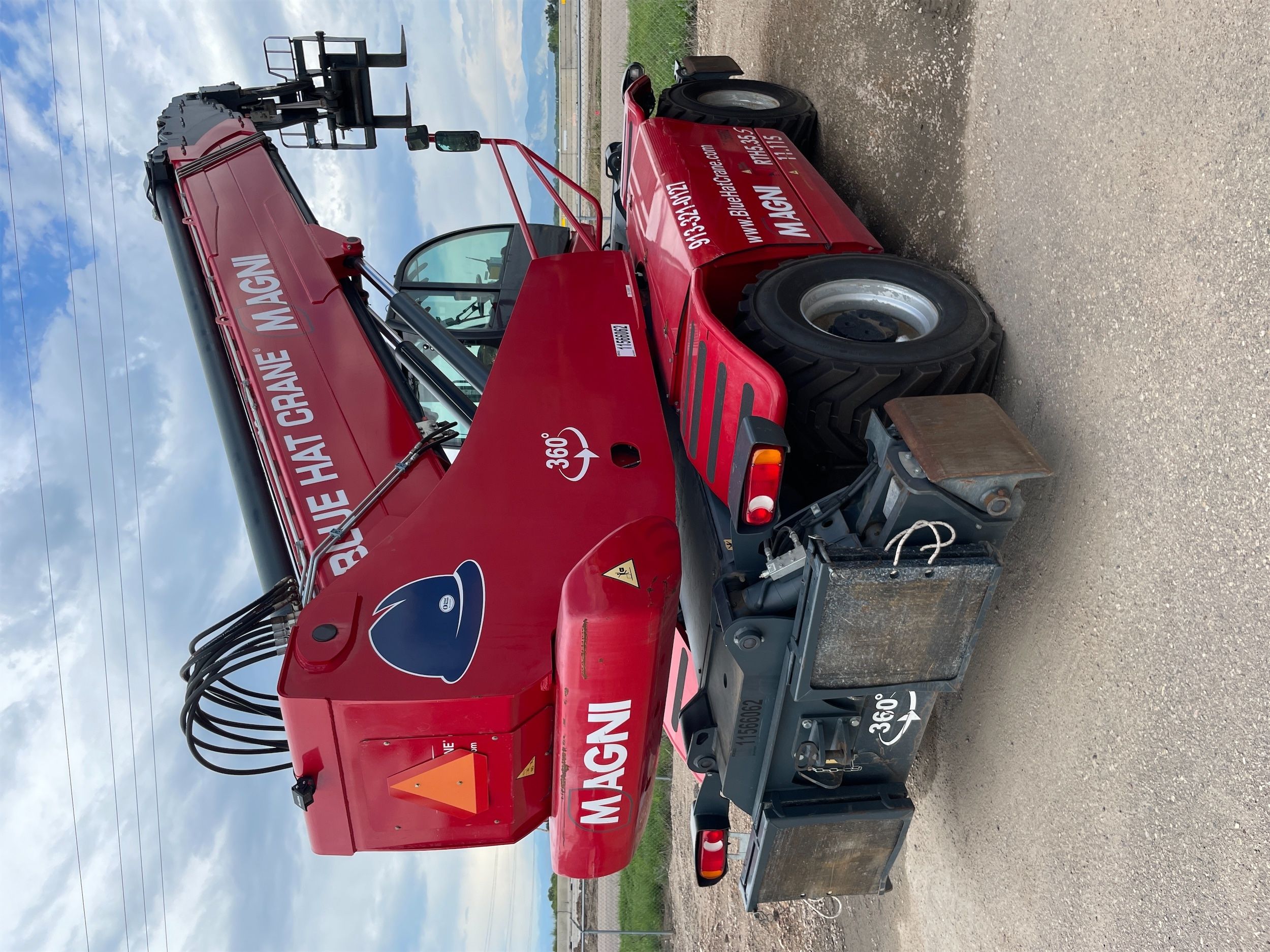 Used MAGNI Heavy Equipment for sale - Boom & Bucket