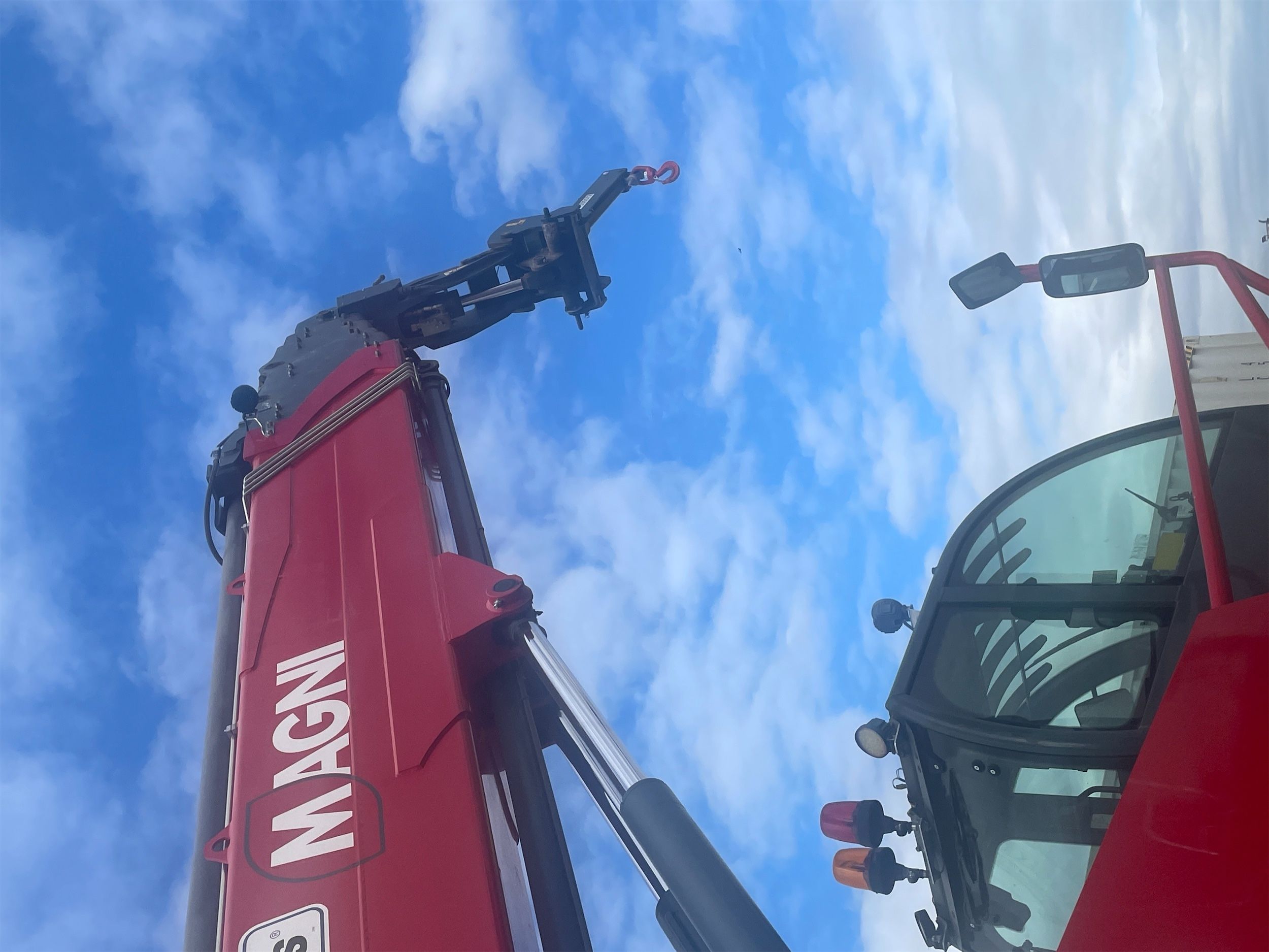 Used Magni Heavy Equipment for sale - Boom & Bucket