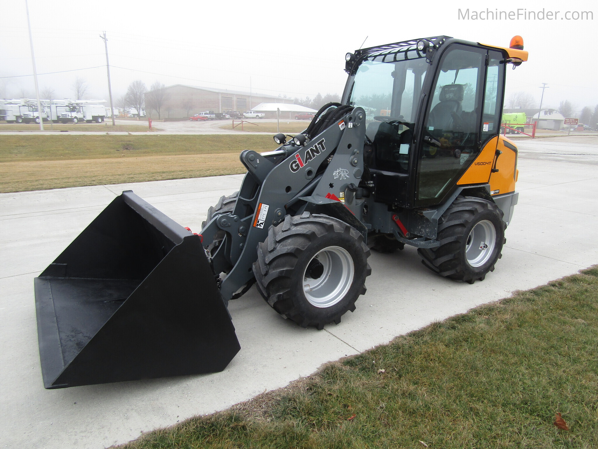 Used Giant Heavy Equipment for sale - Boom & Bucket