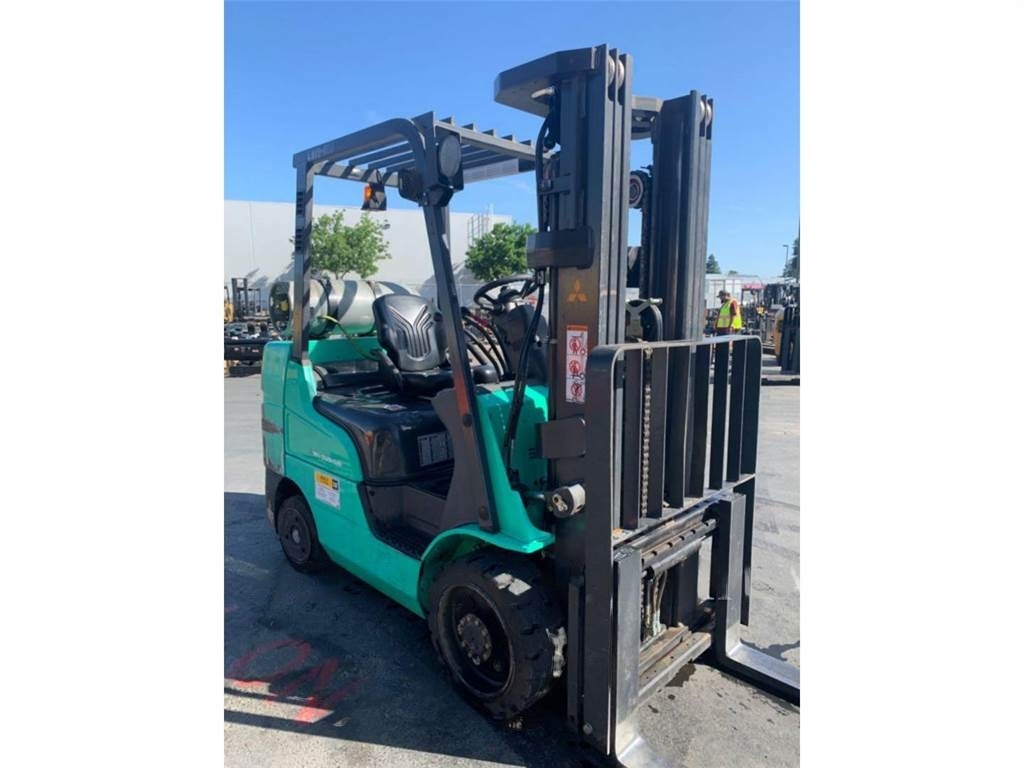 Equipo pesado Mitsubishi usado a la venta - Boom & Bucket