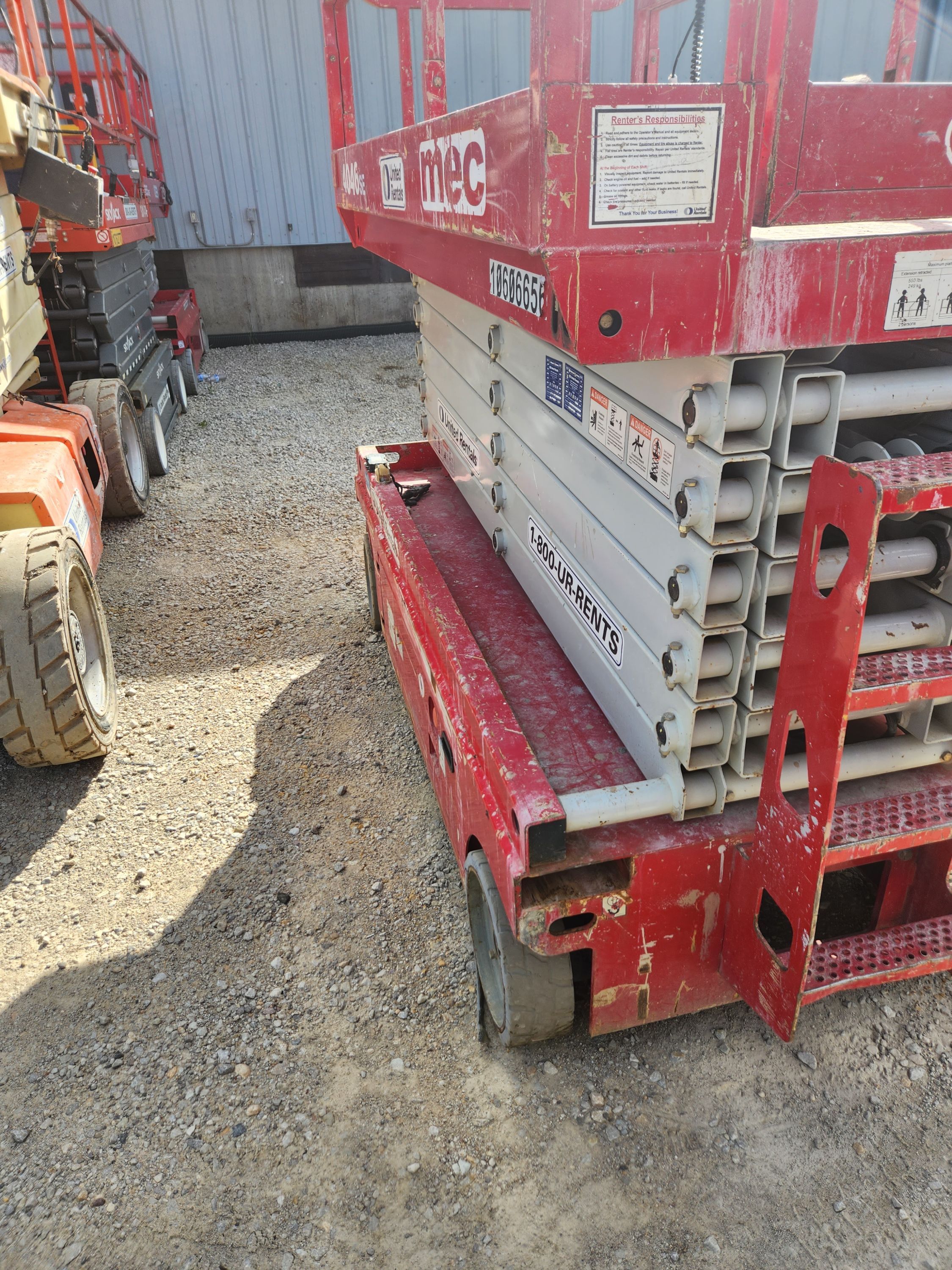 Equipo pesado Mec usado a la venta - Boom & Bucket