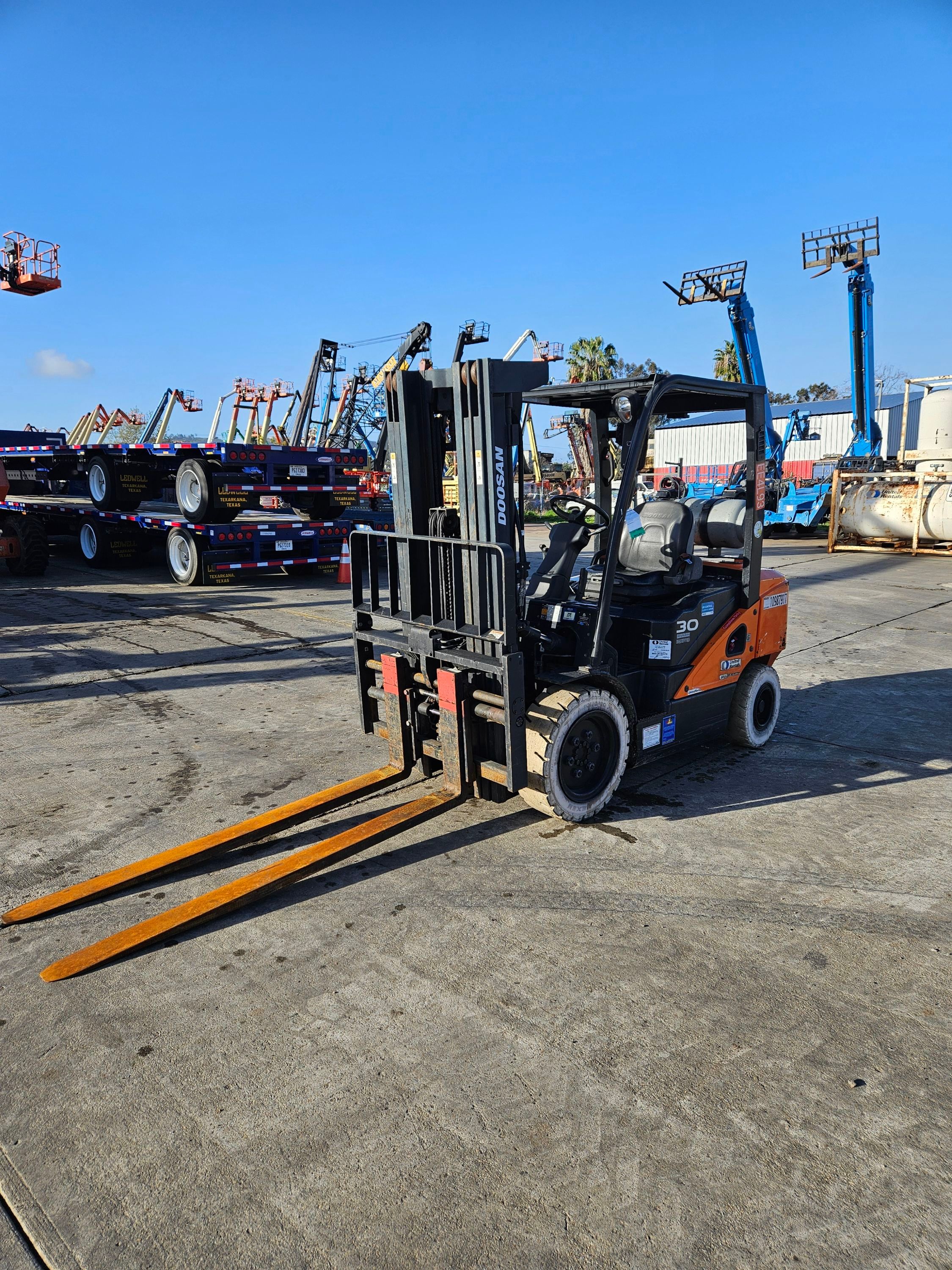 Used Doosan G30P-7DF for sale - 5 Listings