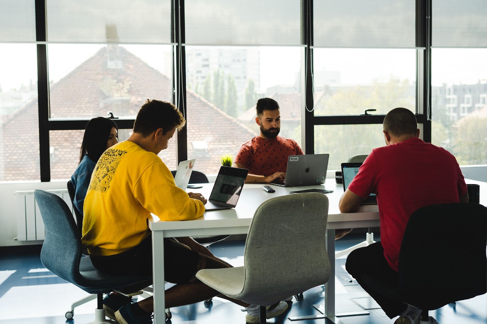 How to be a good Team Leader — Responsibilities + FREE TEMPLATE