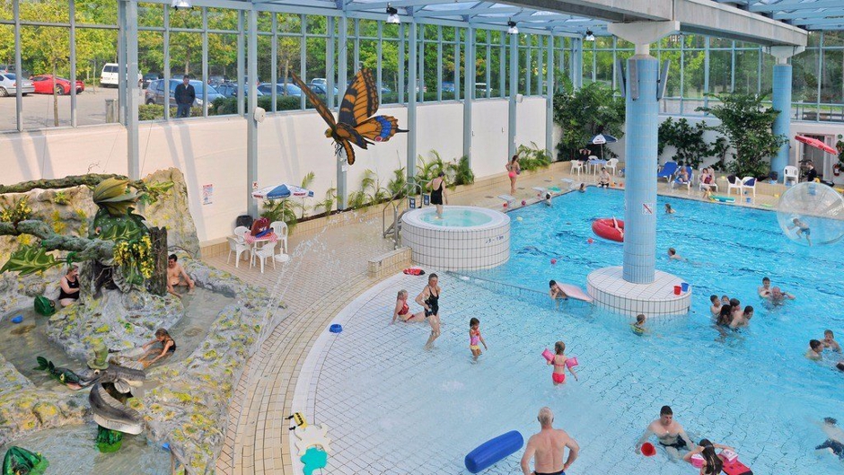 Tropiske og familievenlige svømmehaller i Aarhus og omegn