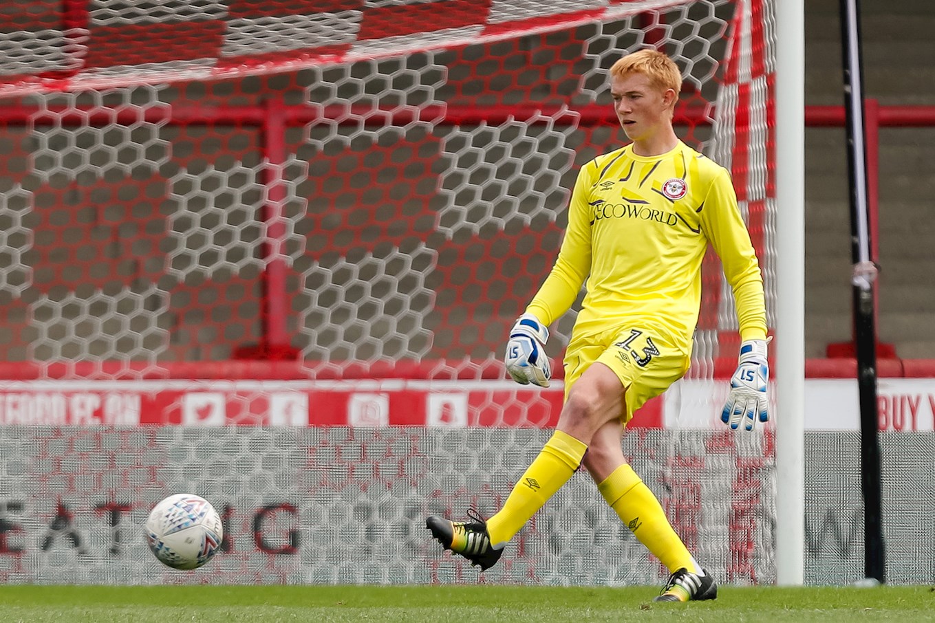 Nathan Shepperd wins Mary Halder Award for 2019/20 season | Brentford FC