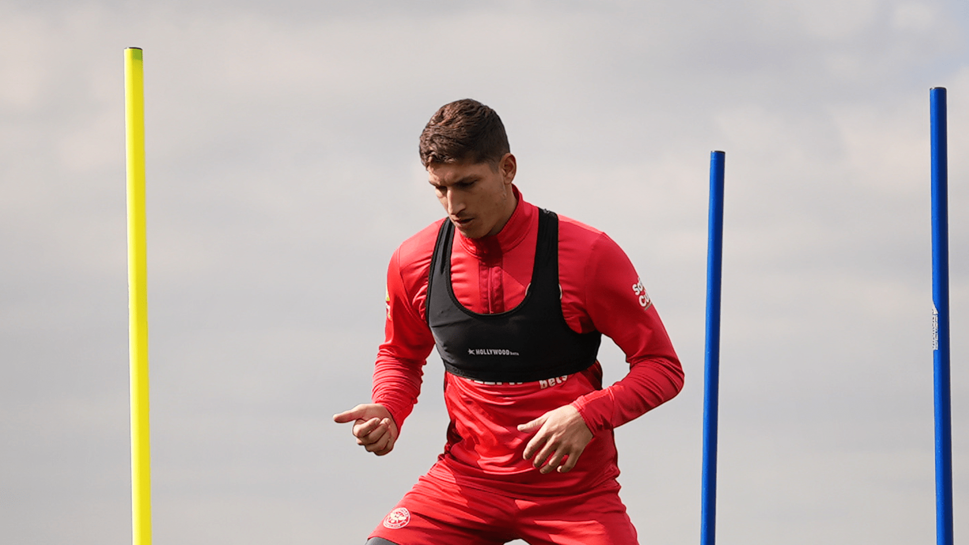 Janelt returns to training | Brentford FC