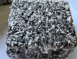 Woolworths Jam Filled Lamingtons 6 Pack | bunch