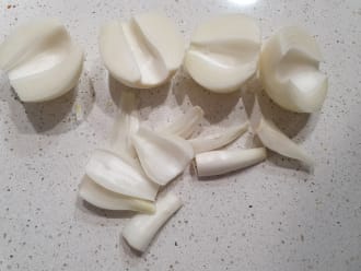Woolworths Brown Onions 2kg | bunch