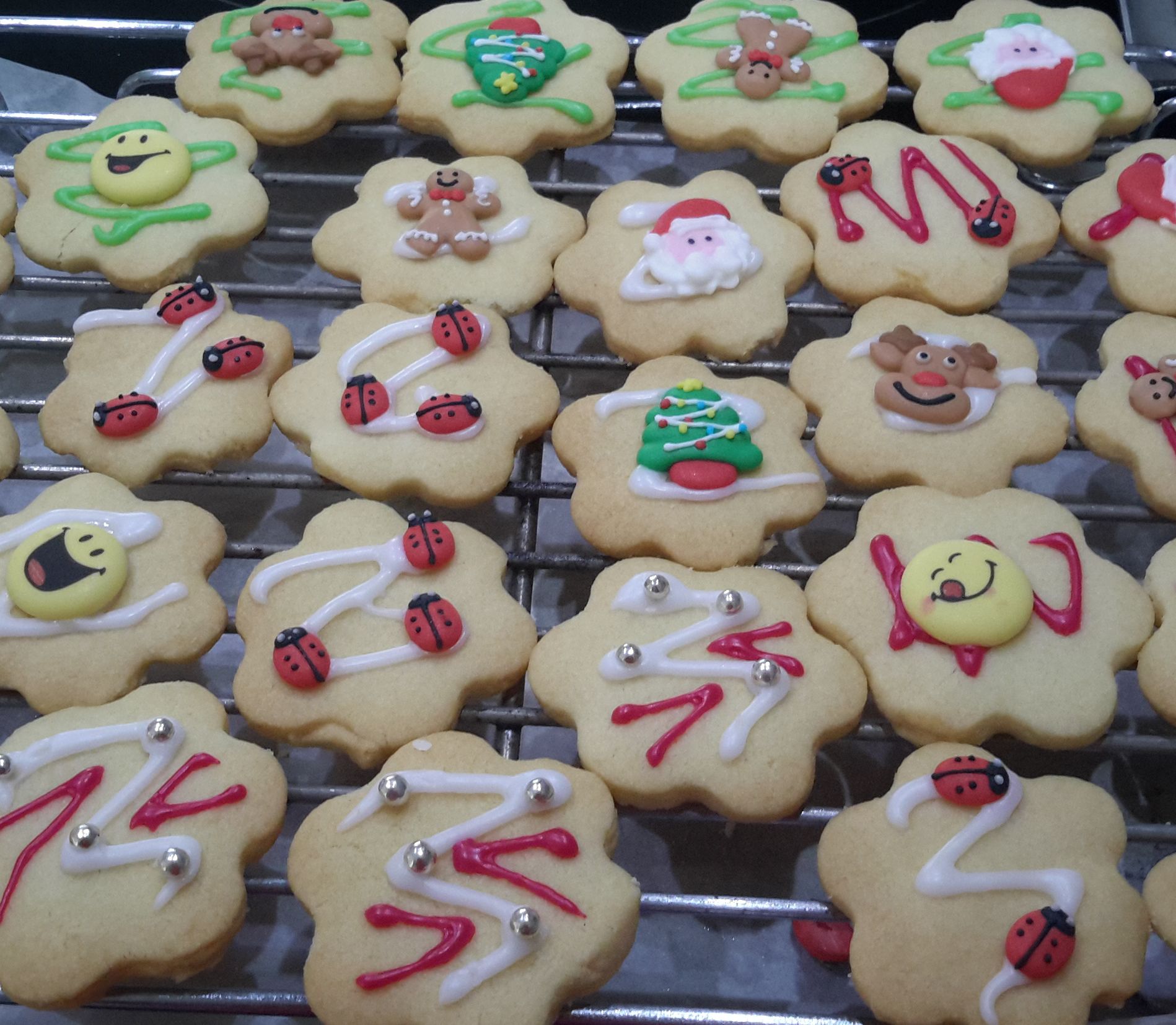 Decorated Shortbread Biscuits | bunch