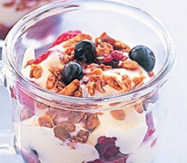 Natural Yoghurt and muesli parfaits | bunch