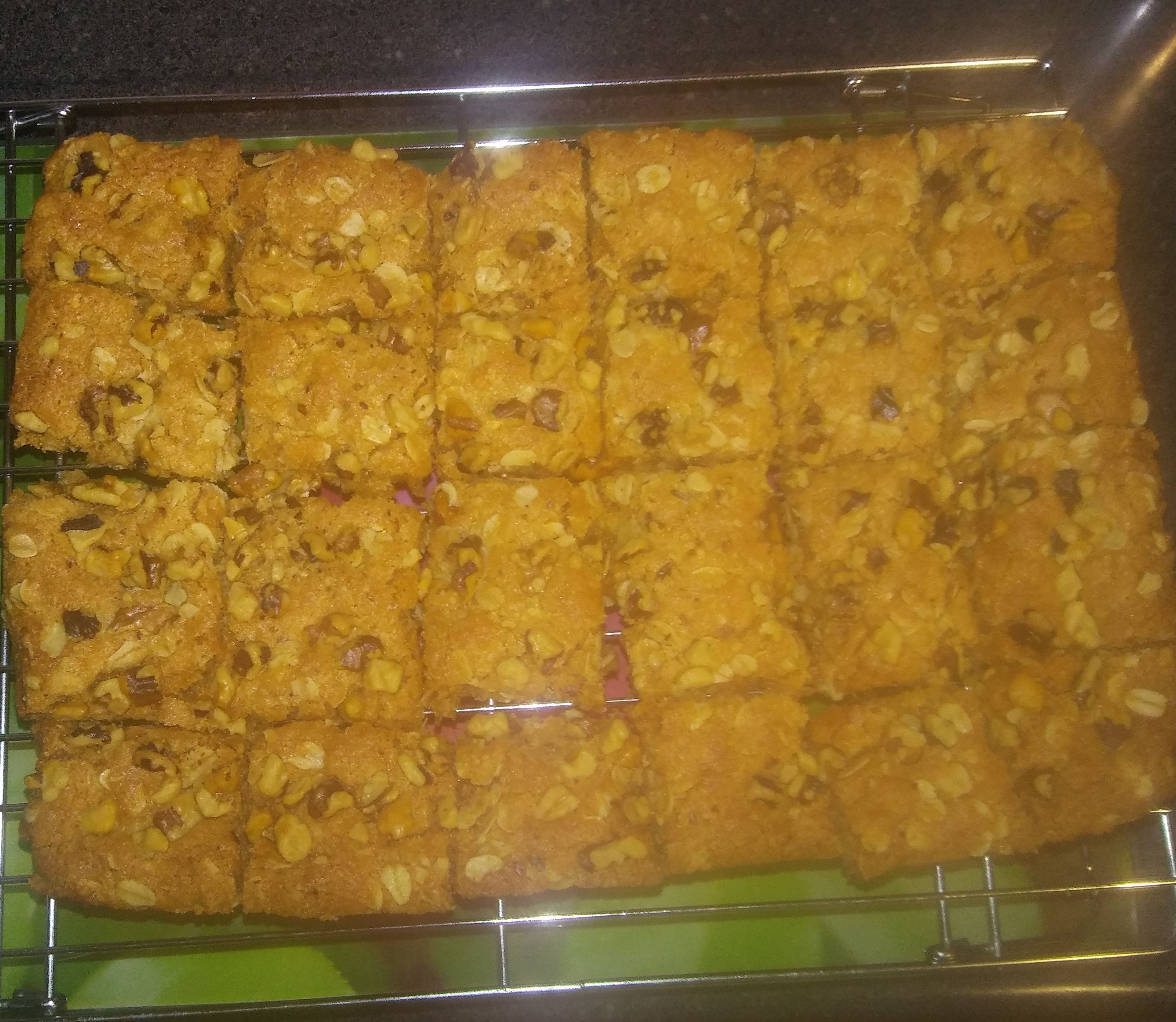 Crunchy & chewy honey oat slice | bunch