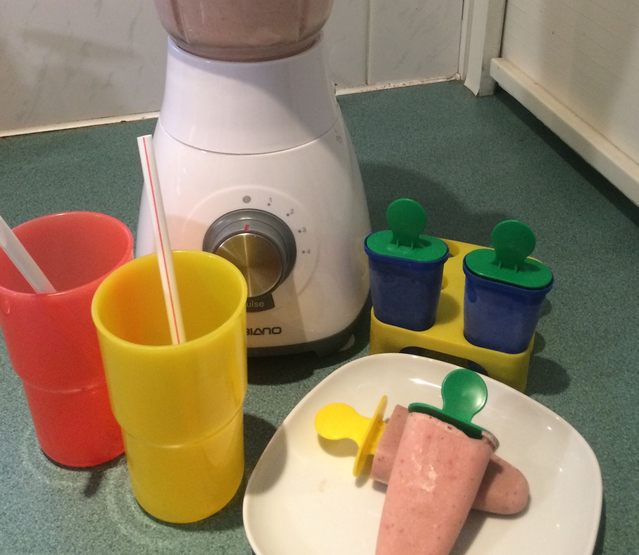 2 in 1 breakfast smoothie/ice blocks | bunch