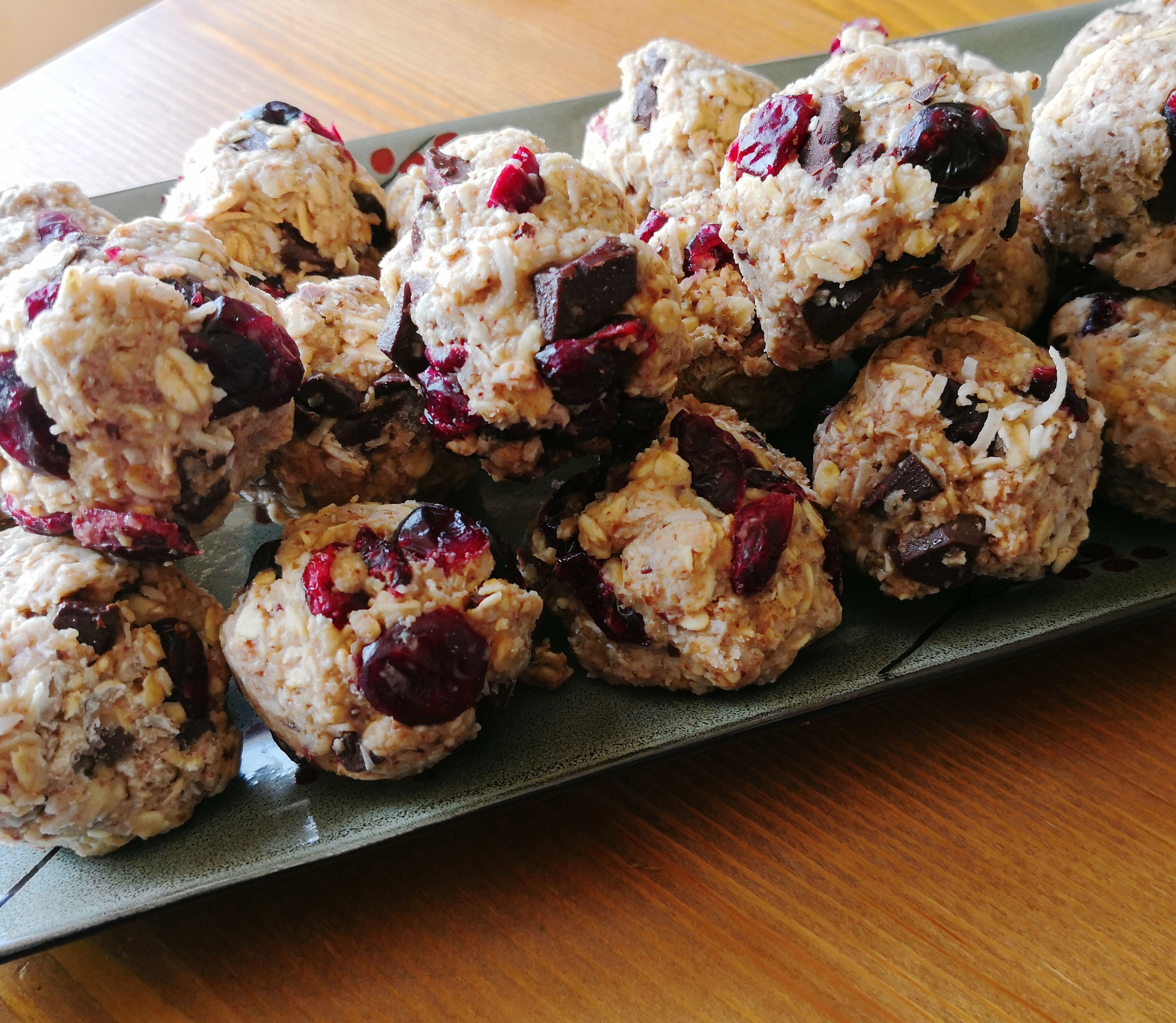 No-bake chocolate chunk oatmeal balls | bunch