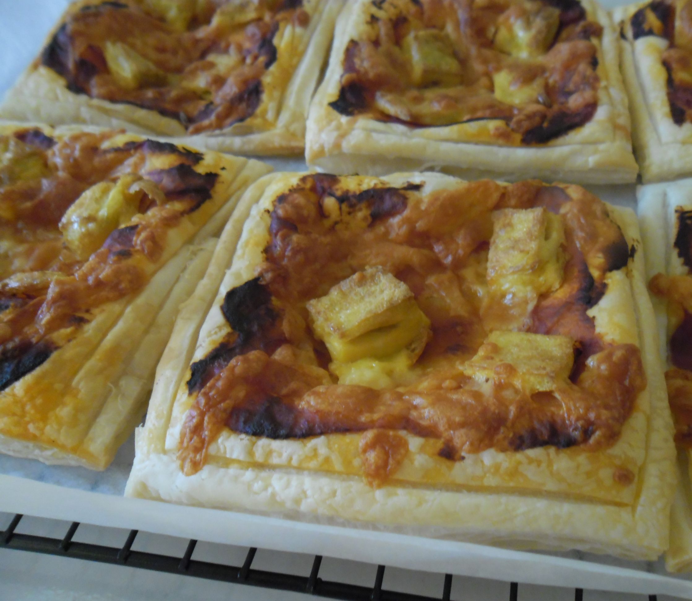 Quick Pastry Pizzas | bunch