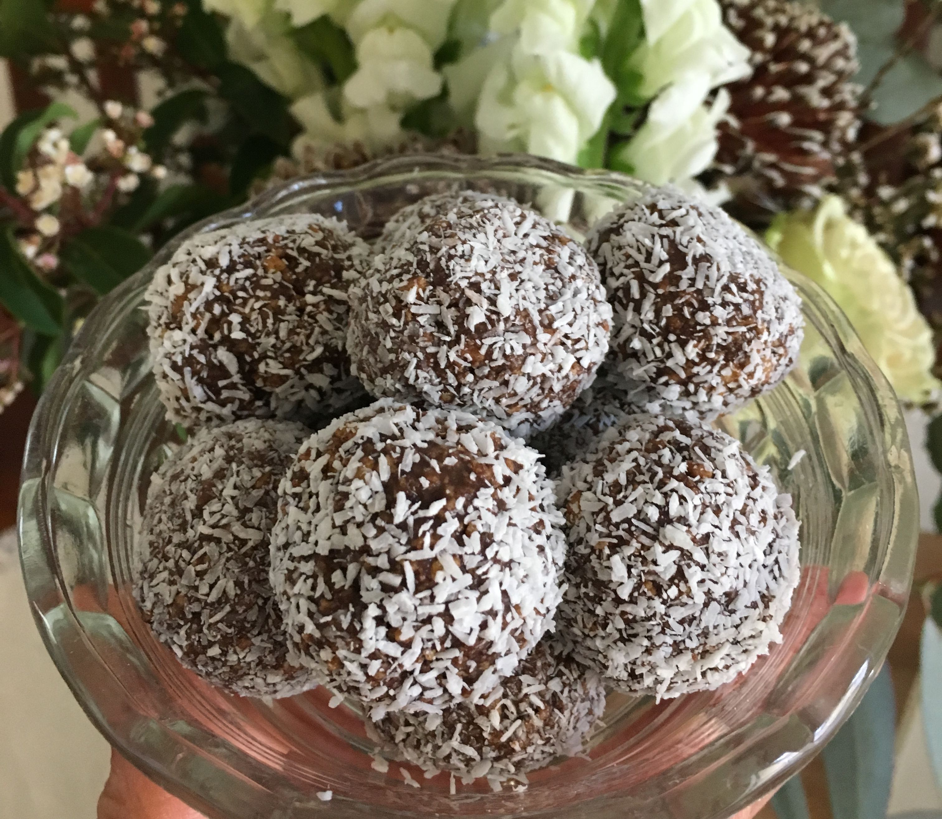 4 Ingredient Choc Bites | bunch