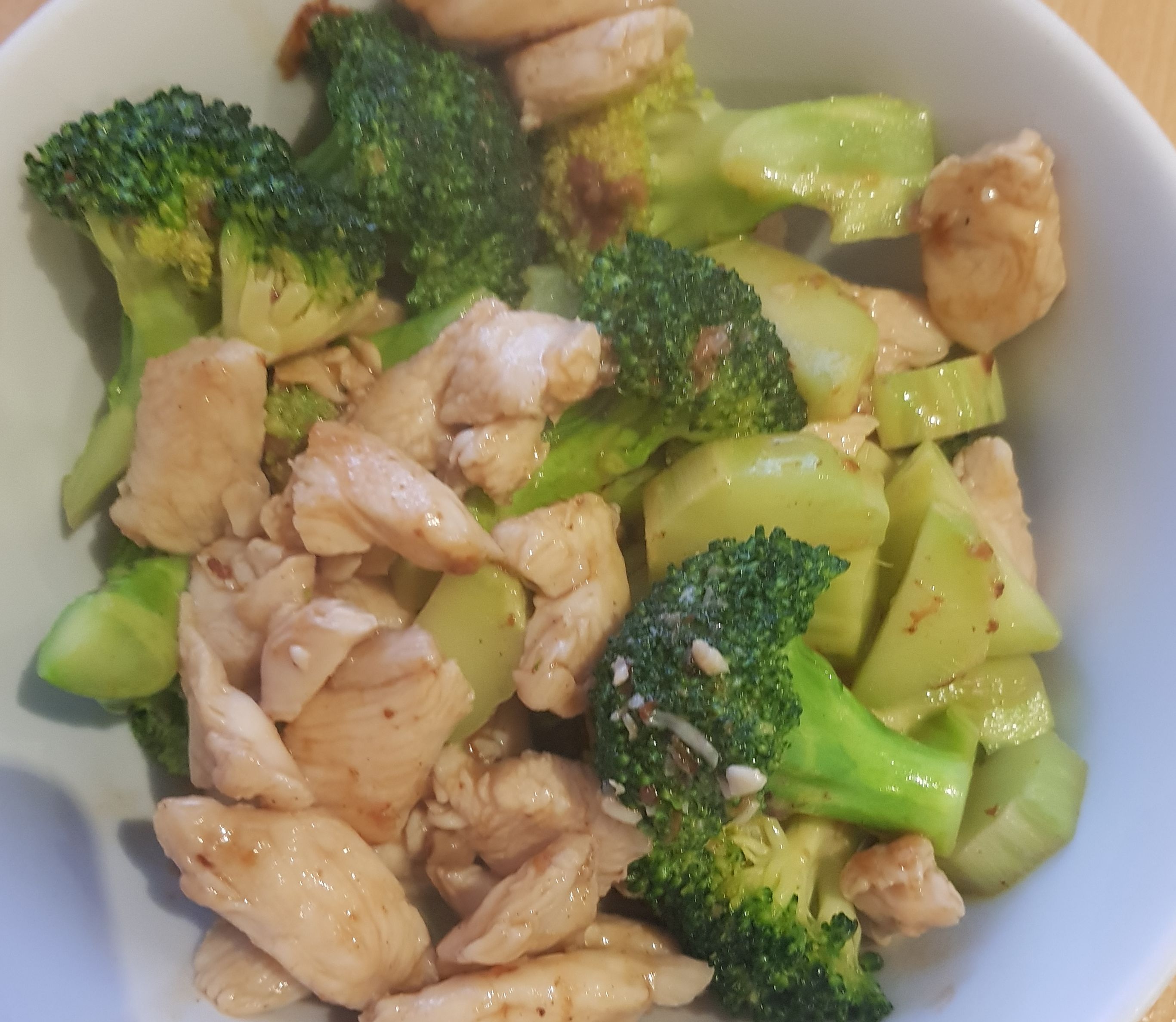 Stir fry chicken with broccoli. | bunch