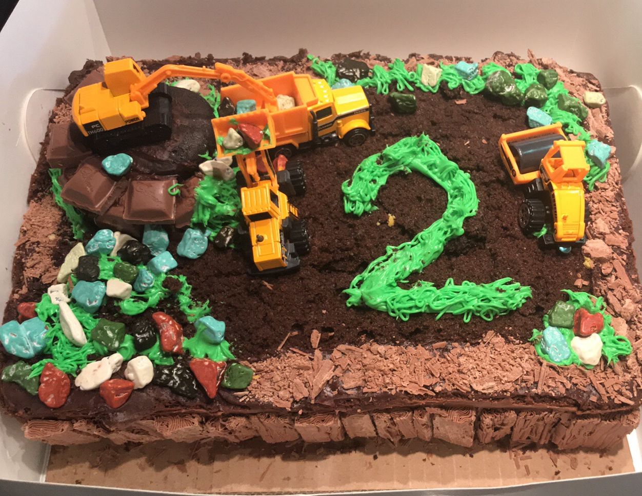 Construction Cake on a Budget | bunch