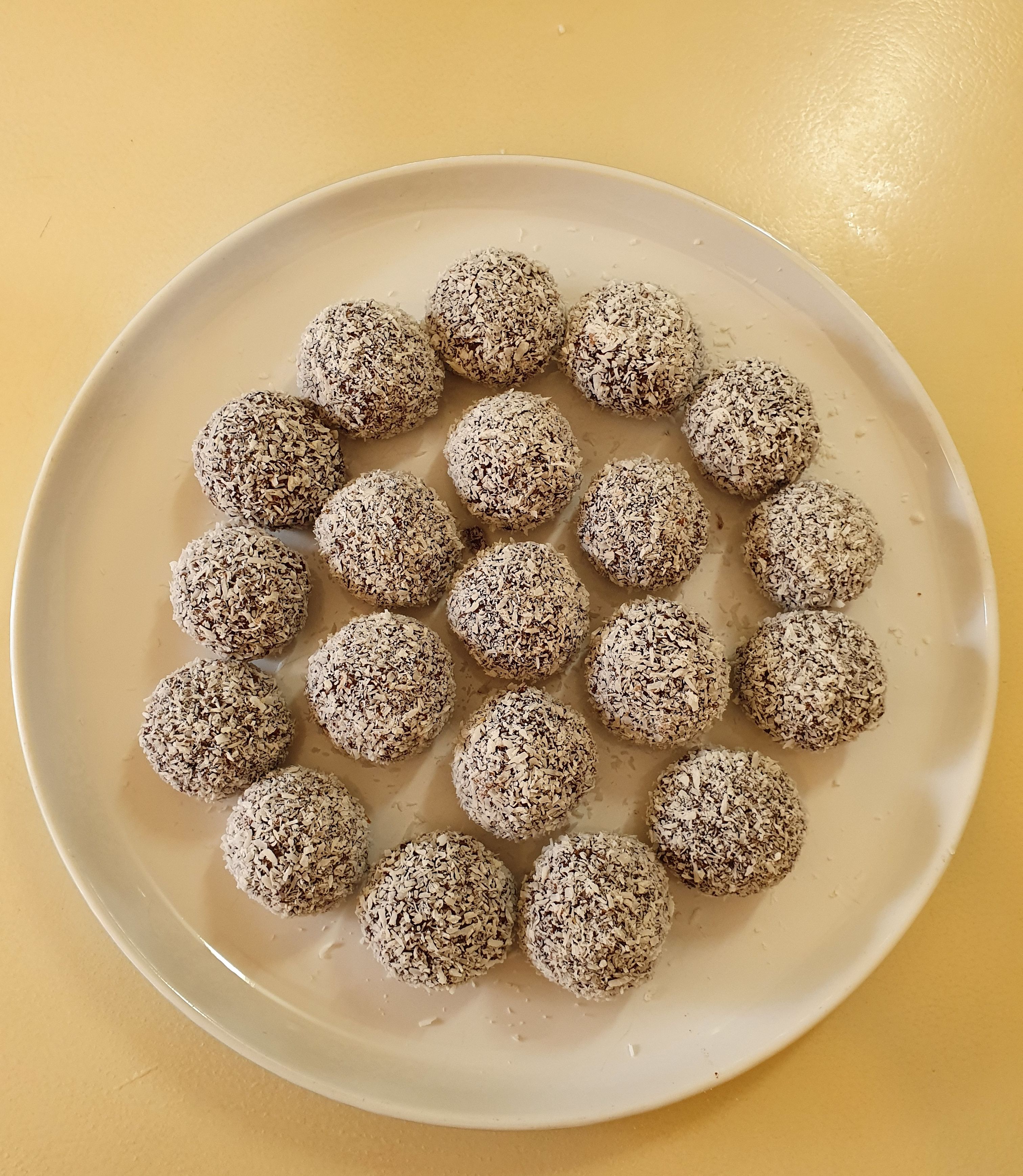 Wheat biscuit chocolate balls | bunch