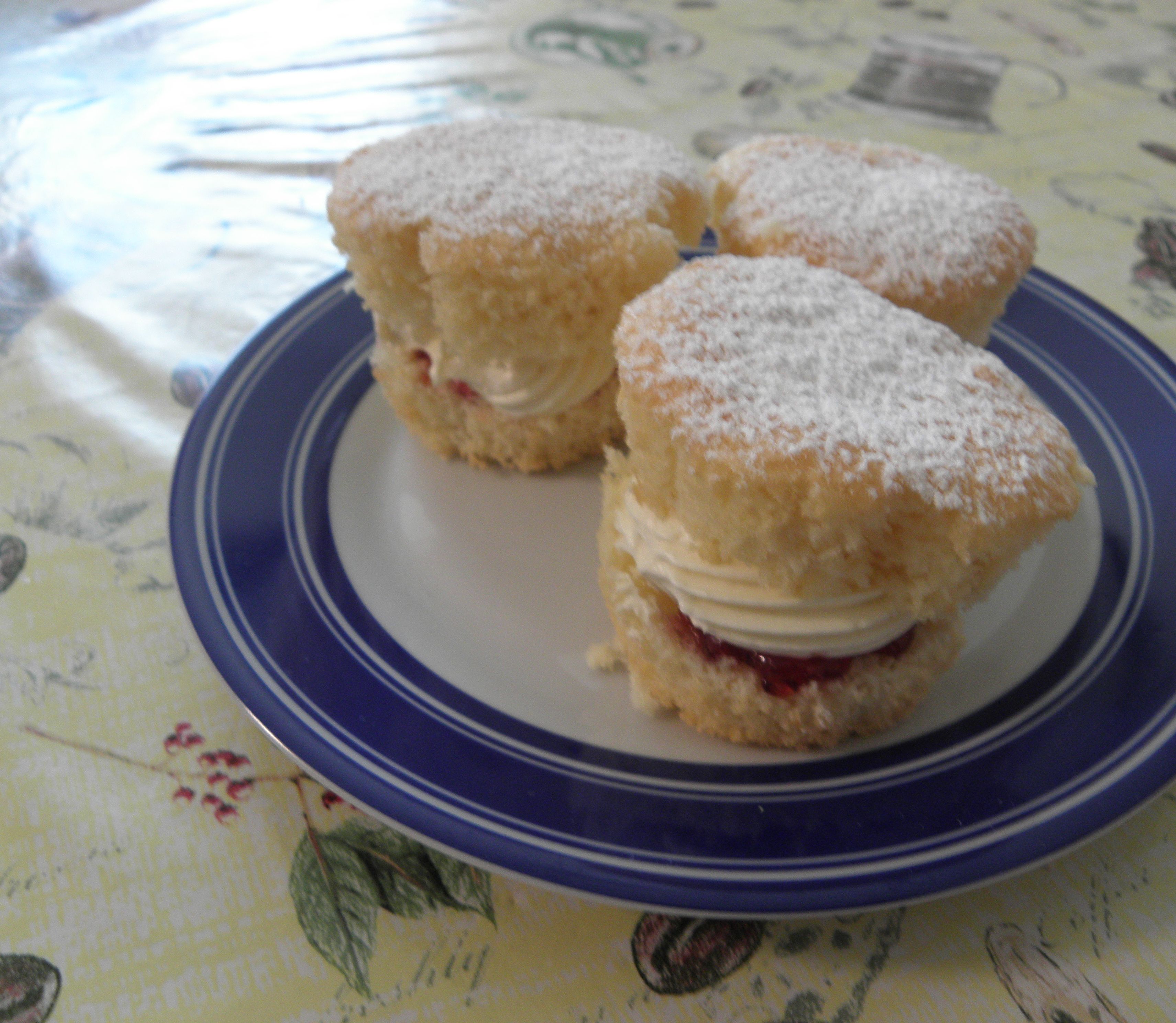 Mini Sponge Cakes with Mock Cream | bunch
